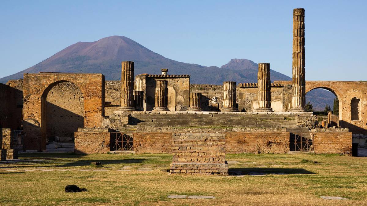 Pompeii and Herculaneum Tour